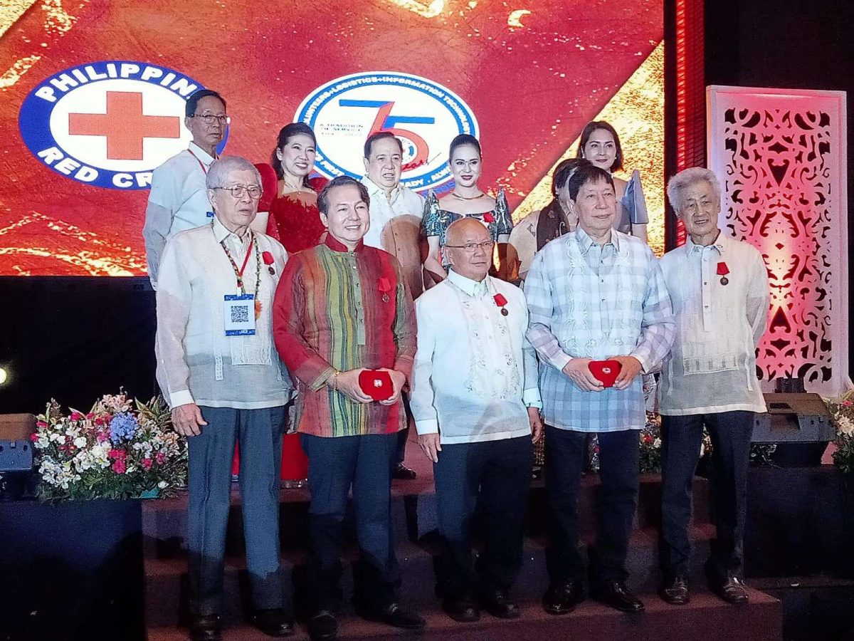 PCSO CHAIRMAN CUA RECEIVES RED CROSS SERVICE AWARD — IKOT.PH